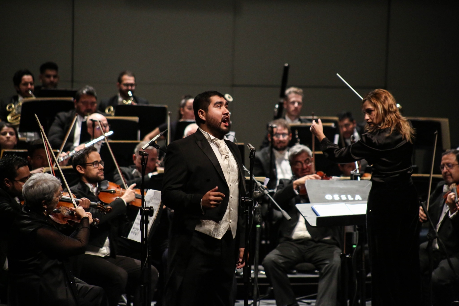 El tenor Luis Cornejo participa en el Concierto de Año Nuevo 2025 – El ...